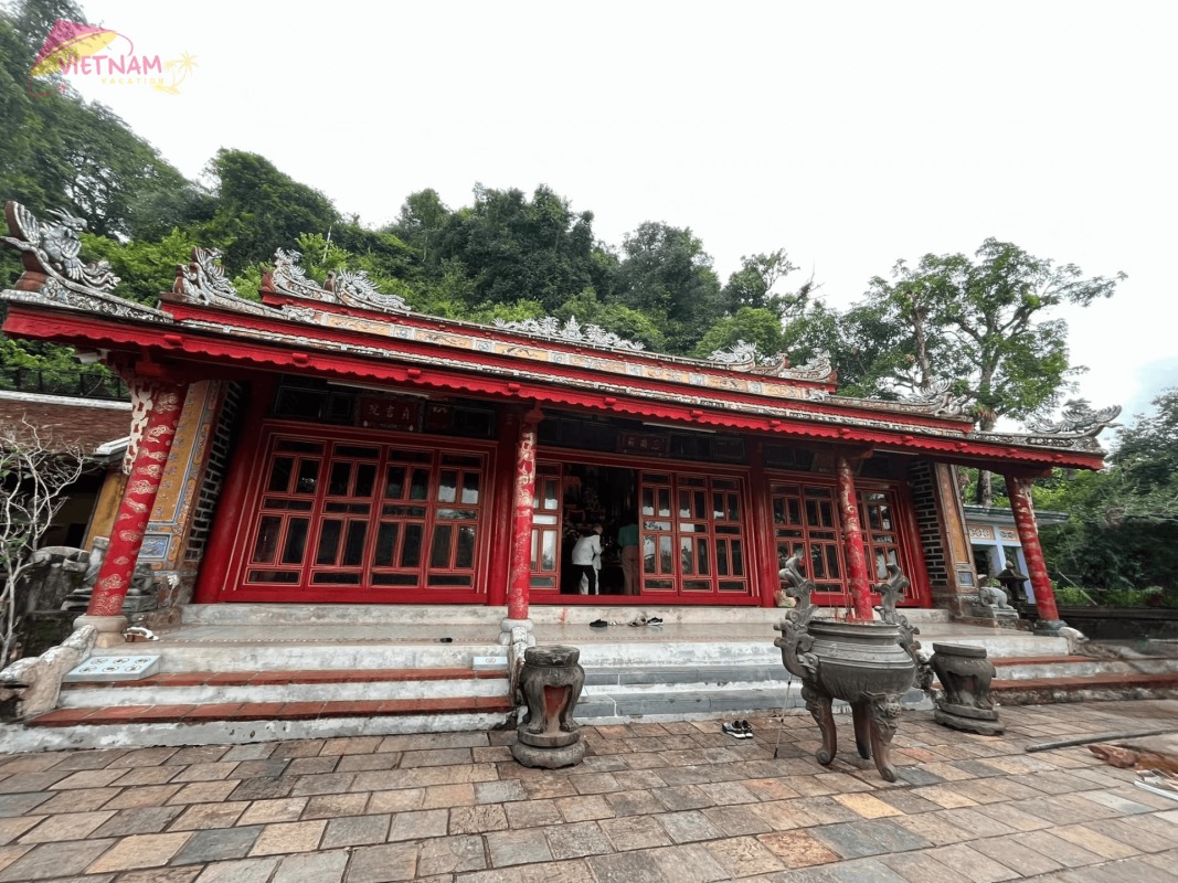 Hon Chen Temple Hue- A Mysterious Cham Heritage - Vietnamvacation